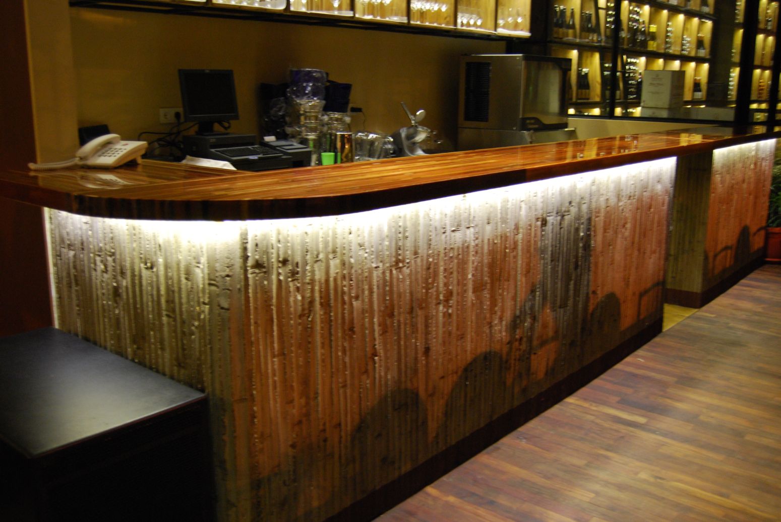 LED LIGHTING EFFECT: Meja Bar dengan pencahayaan LED