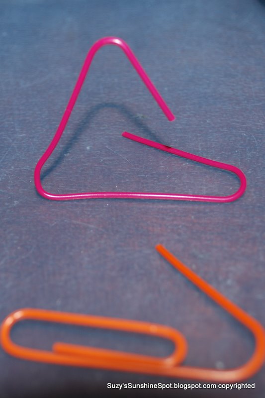 Suzy's Sunshine Spot: Paperclip display stand for paper crafts