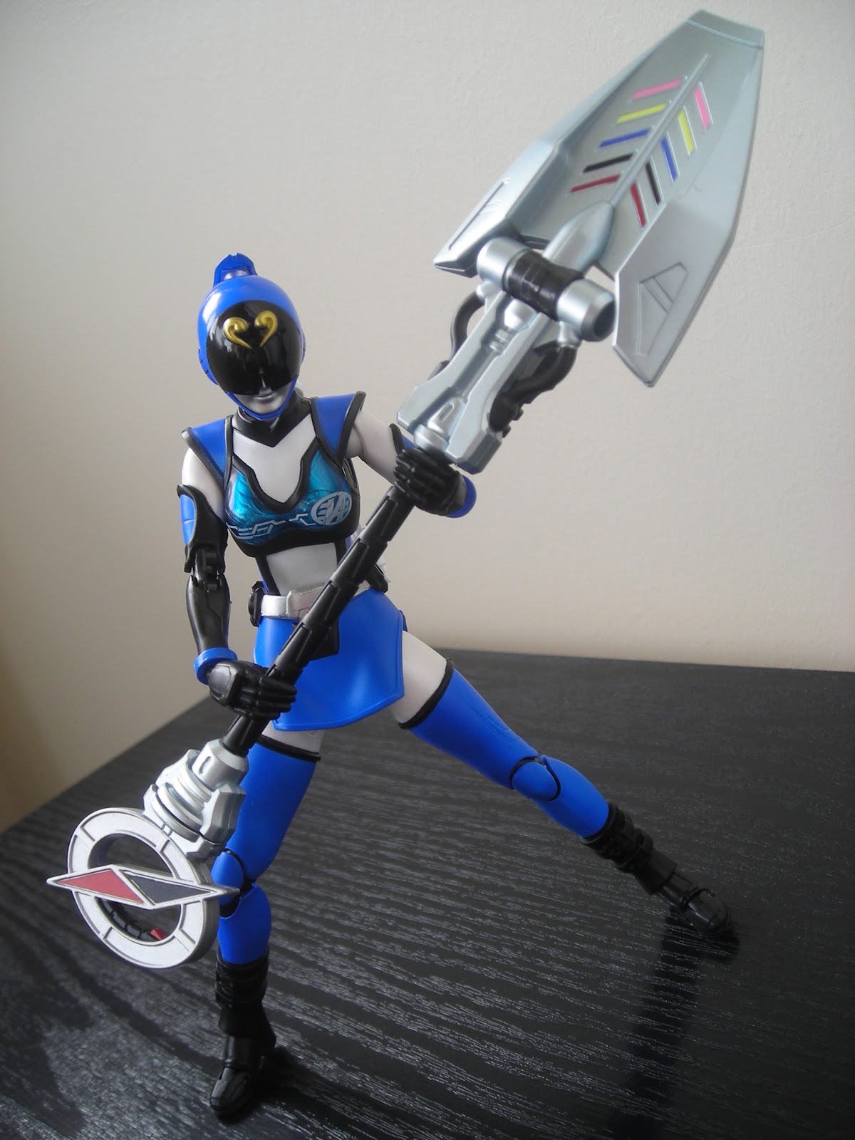 My Shiny Toy Robots: Toybox REVIEW: S.H. Figuarts Bouken Red