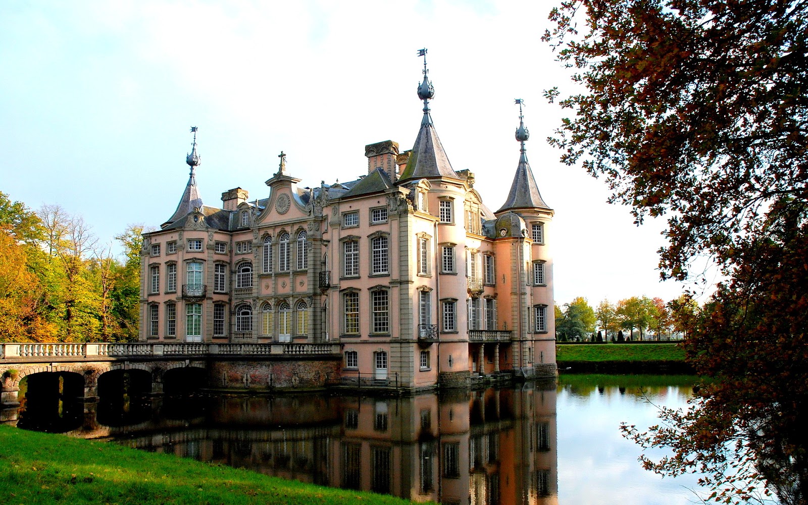 loveisspeed.......: Poeke Castle as Kasteel van Poeke is a castle near ...