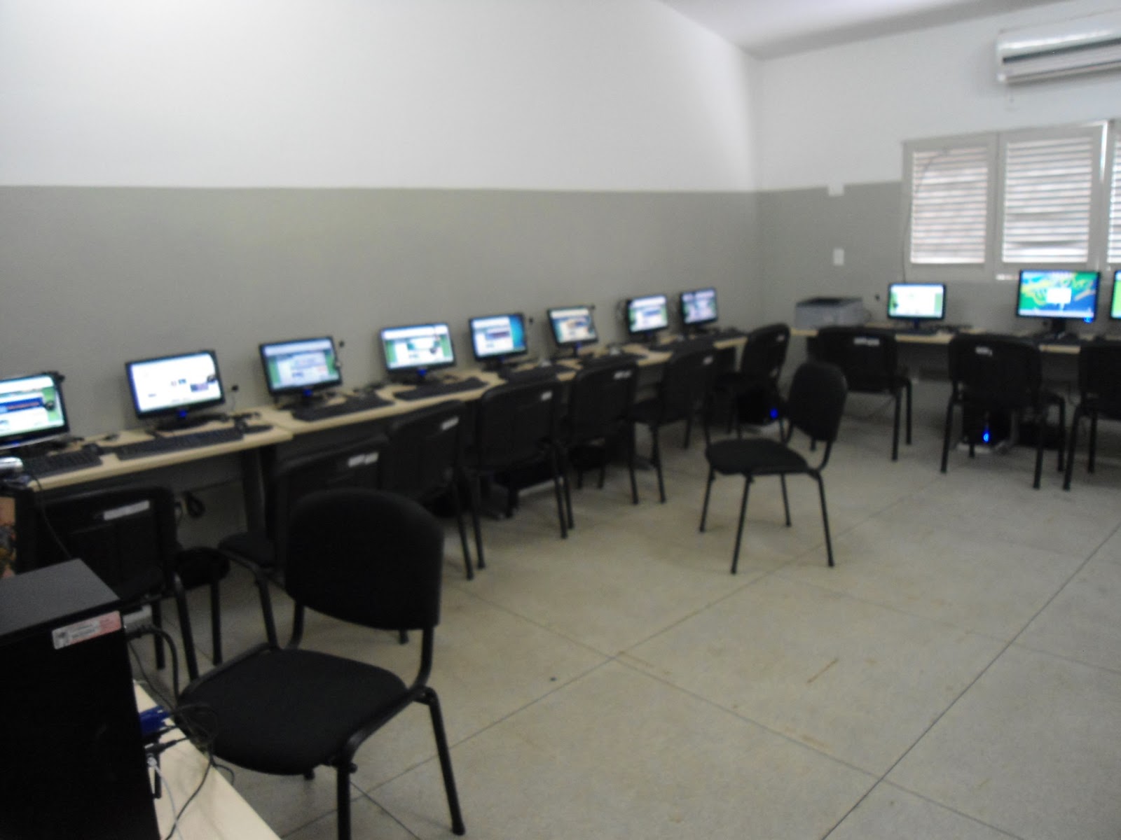 ROSA FIGUEIREDO DE LIMA: SALA DE INFORMATICA DA ESCOLA ROSA FIGUEIREDO DE LIMA: SALA DE INFORMATICA DA ESCOLA