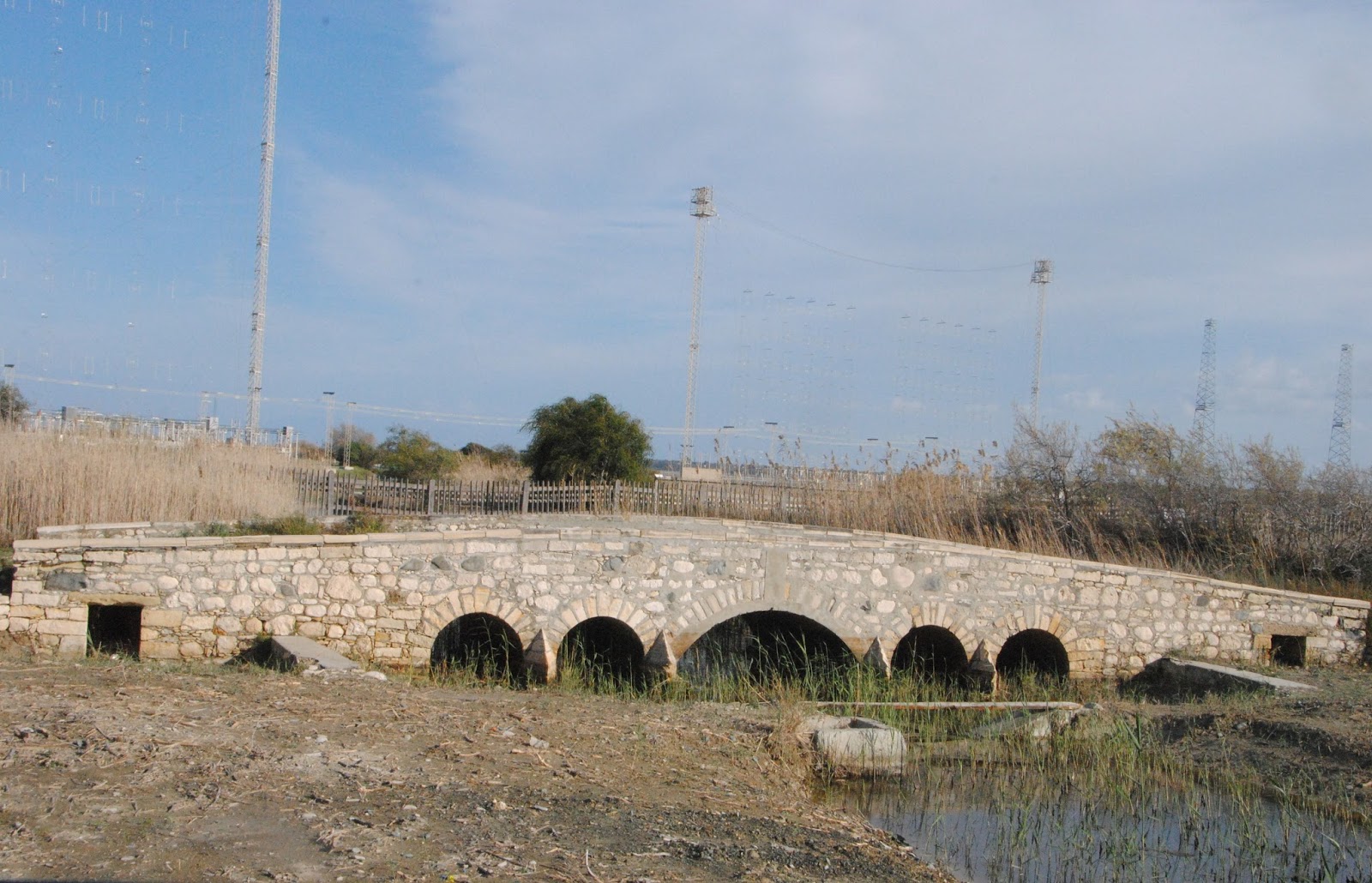 ΤΑ ΕΝΕΤΙΚΑ / ΑΡΧΑΙΑ ΓΕΦΥΡΙΑ ΤΗΣ ΚΥΠΡΟΥ : ΑΚΡΩΤΗΡΙ - ΜΕΣΑΙΩΝΙΚΟ ΓΕΦΥΡΙ