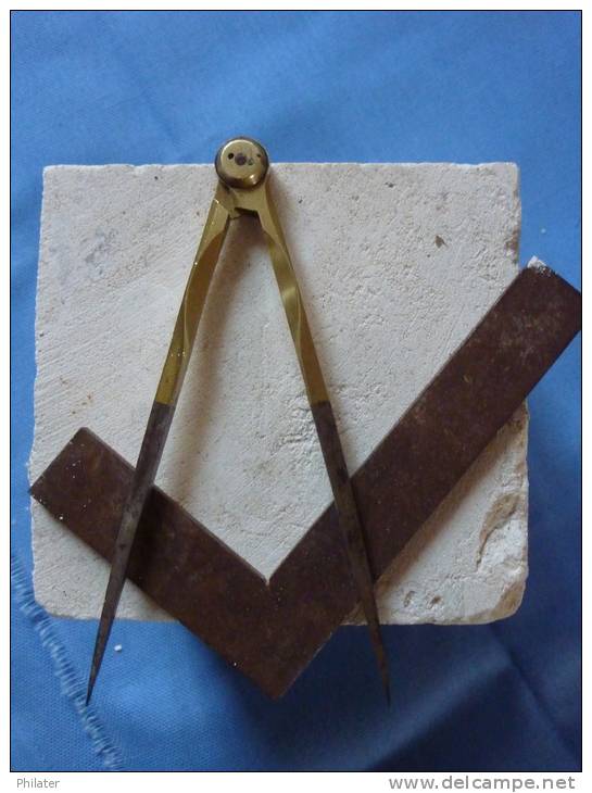 PIDO LA PALABRA: EL COMPÁS EN LA MASONERÍA