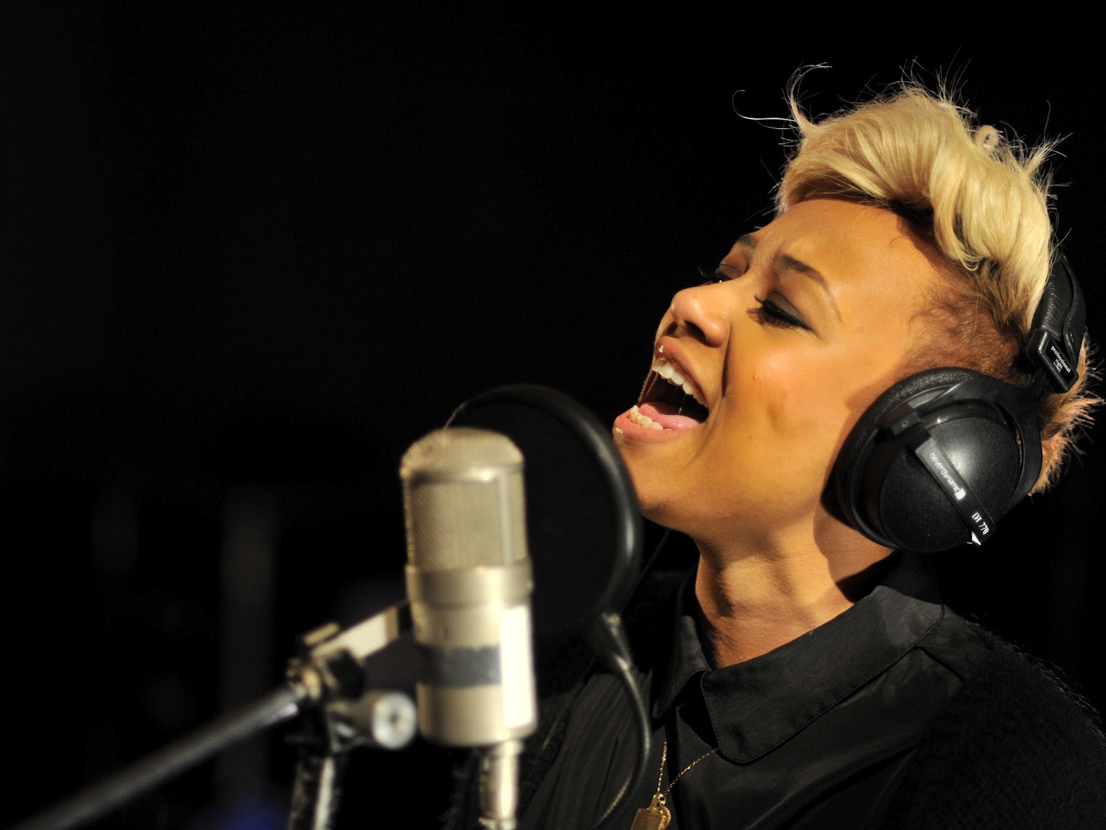 My dirty music corner: EMELI SANDE