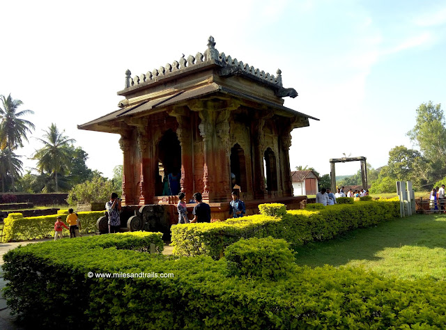 Miles and Trails: Aghoreshwara Temple, Ikkeri