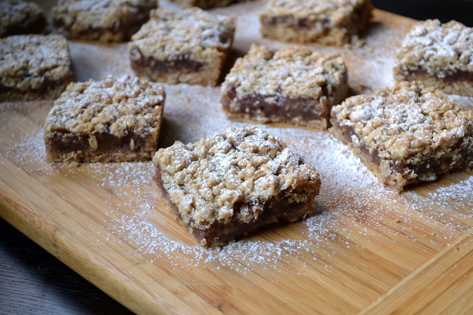 Hardly Housewives: Easy Raspberry Jam Bars