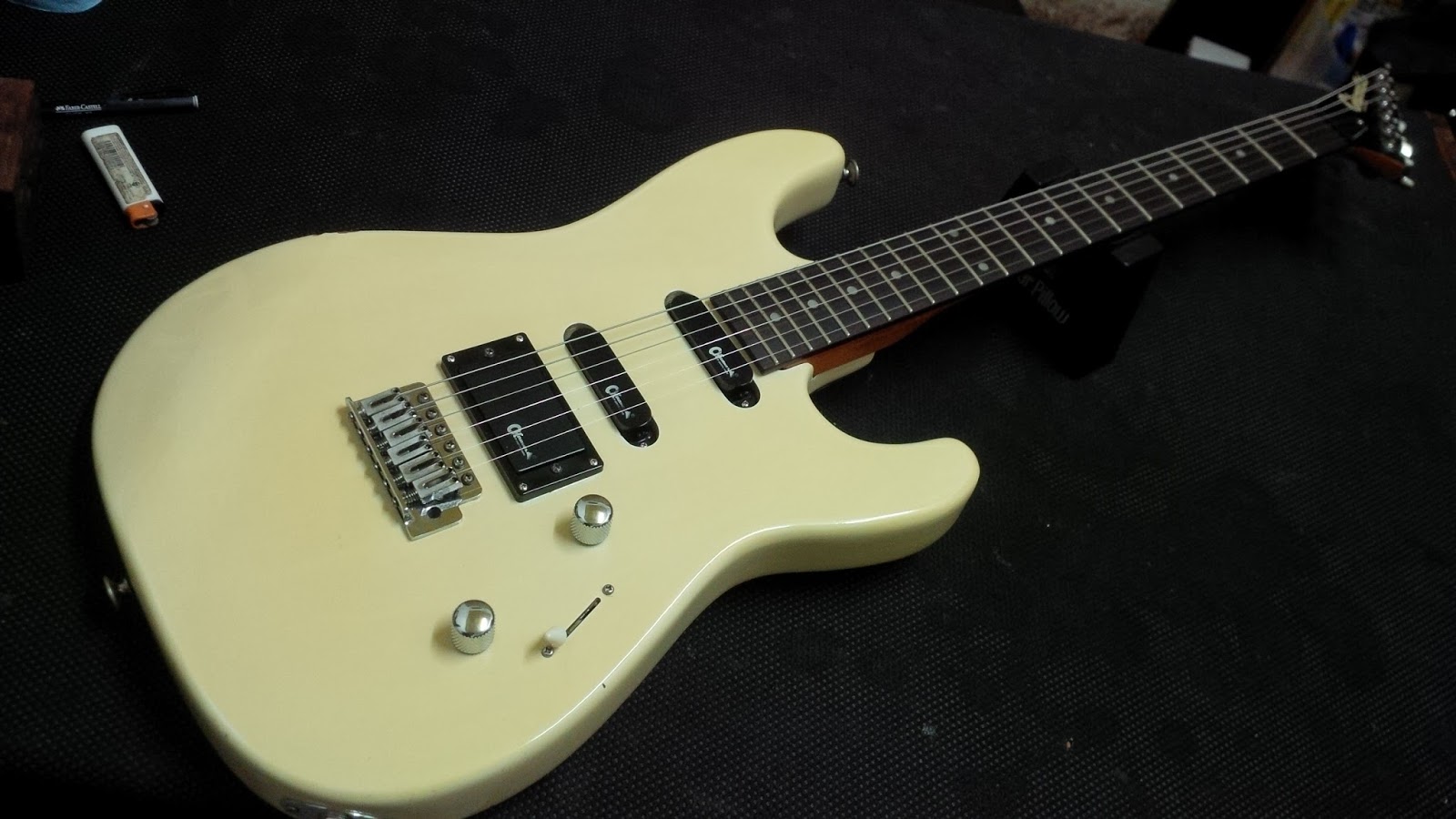 Membaiki alatan muzik : Charvette 200 by Charvel