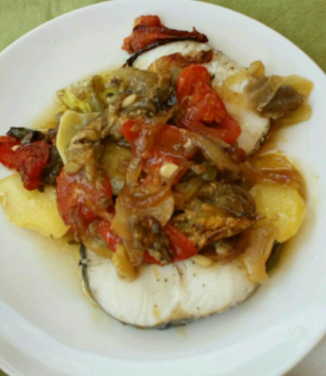 Las Recetas de Mari Cruz: MERLUZA AL HORNO CON ESCALIVADA