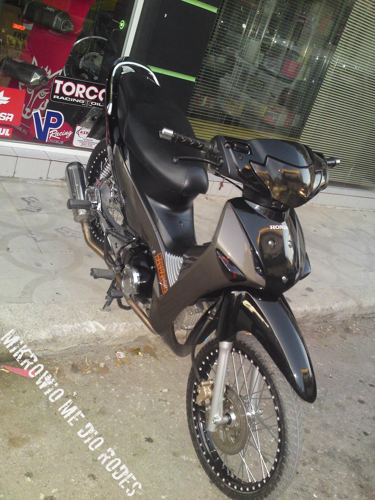 Mikrowio me dio rodes: Honda Innova Πατρα