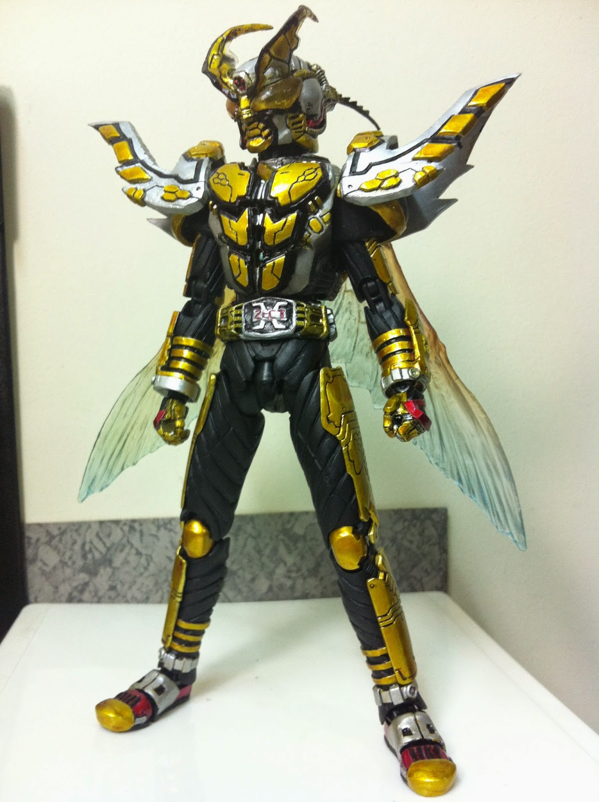 Kamen Rider Thebee Hyper Form