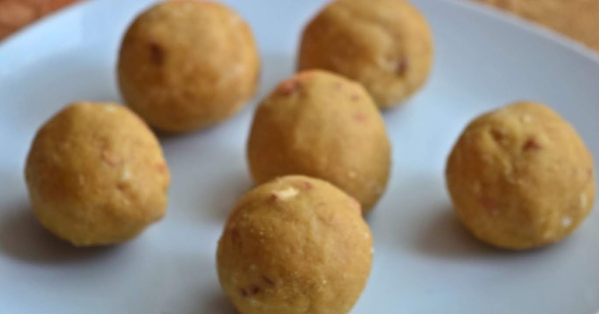 Poornima's Cook Book: Pasi paruppu Urundai / Moong dhal ladoo / Nei Urundai