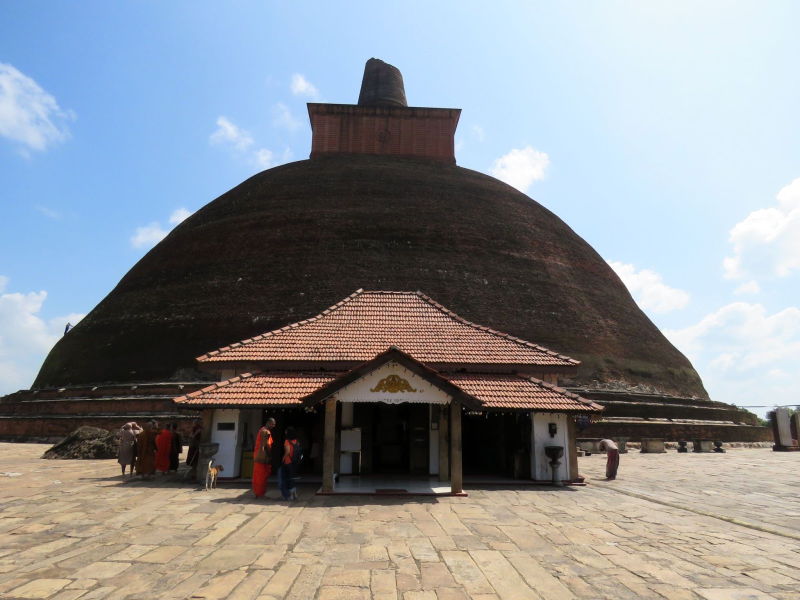 ANICCASIGHT: Stupa Built Up With 100 Million Bricks - Anuradhapura