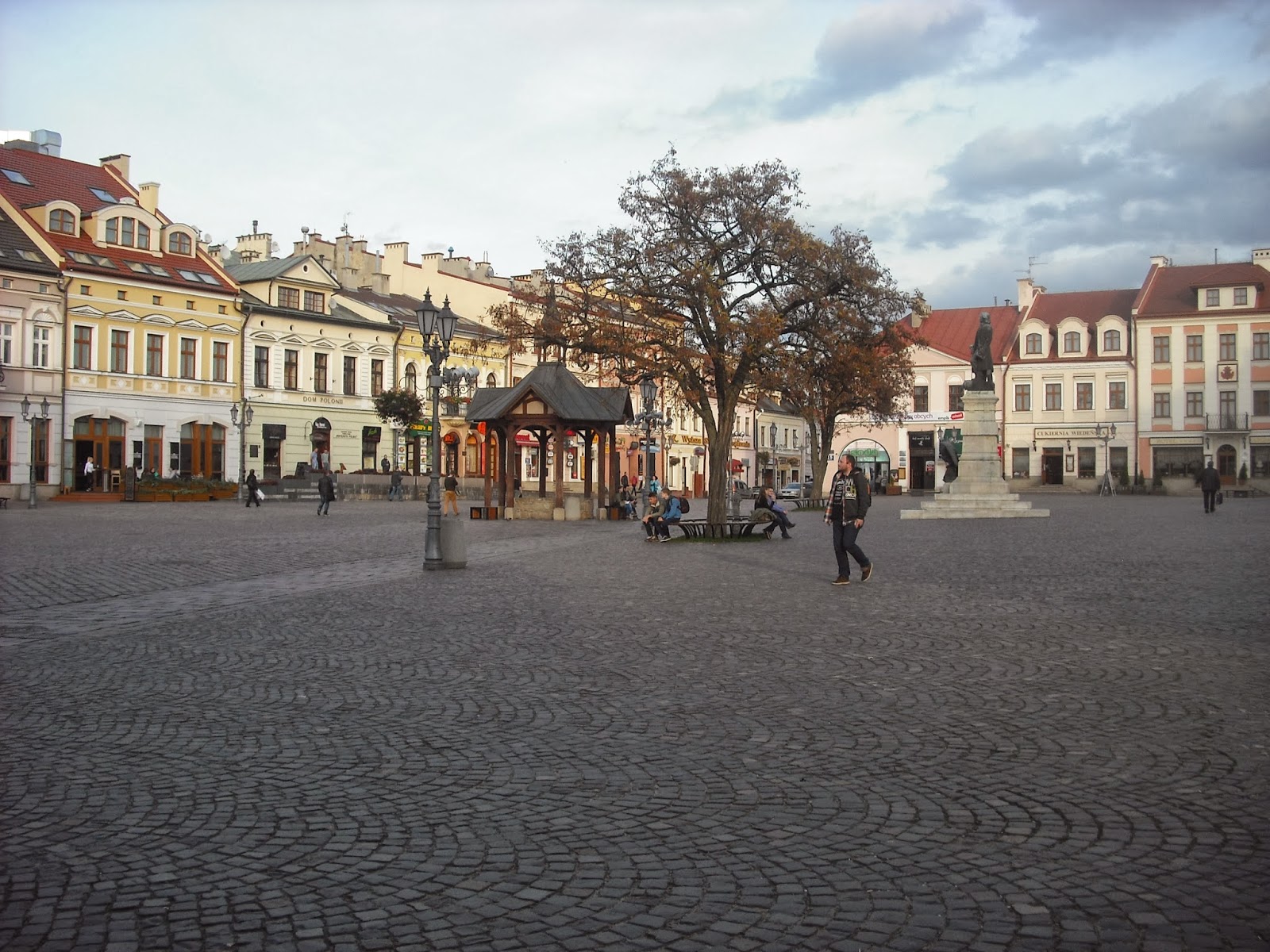 +48: Rzeszów, Polonia (I): Rynek