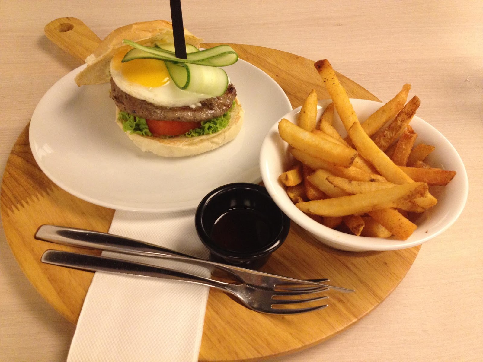 RiverlandQueenie: HandBurgers @ The Handburger Somerset 313