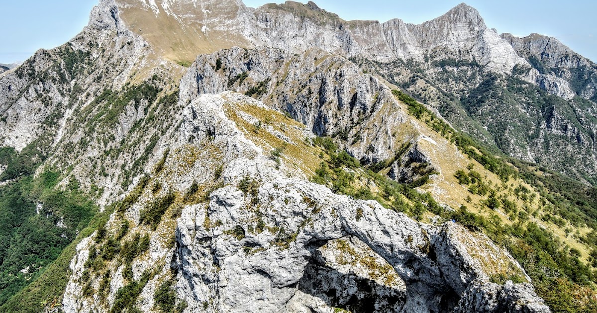 Piccoli Sentieri: Monte Forato, quando la Natura dà spettacolo.