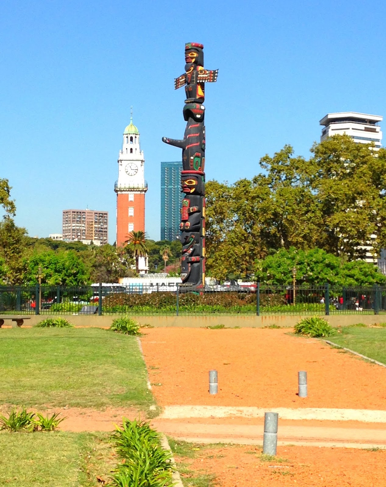 pensando la bronca: El Totem. La Torre, La Via y el Rascacielos