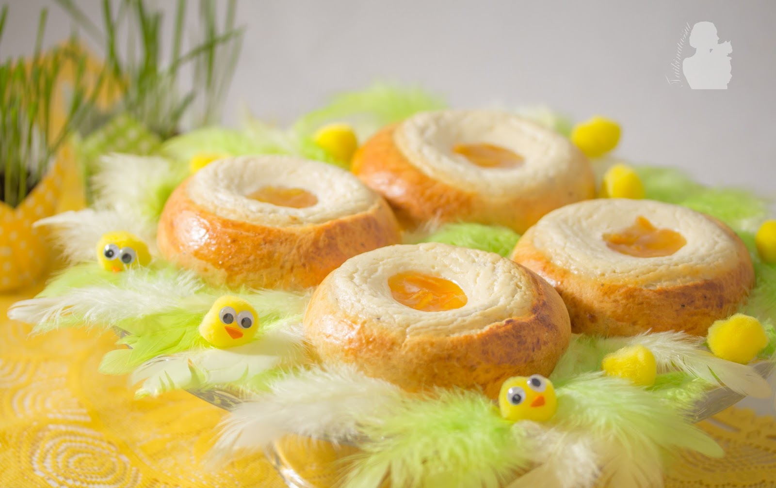 Taikinatassut: Aurinkoiset rahkapullat