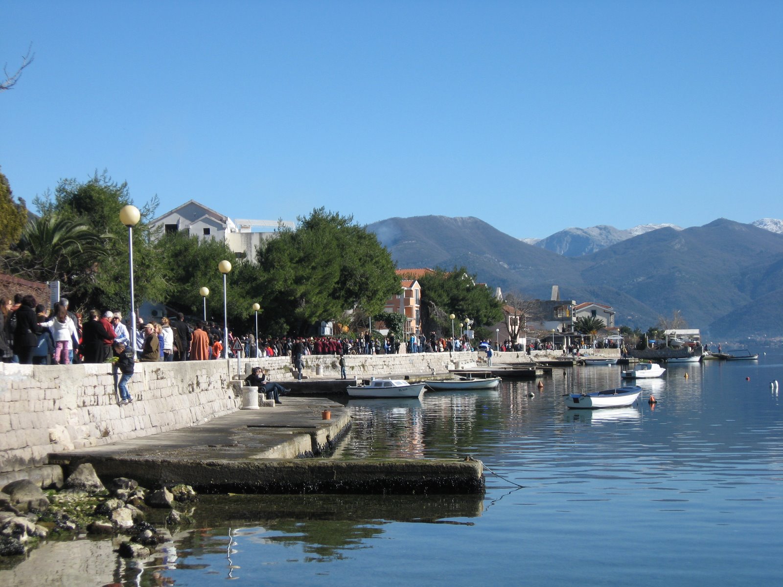 Walking Shoes and a Digital Camera: A Stroll along the Coast in Djenovici