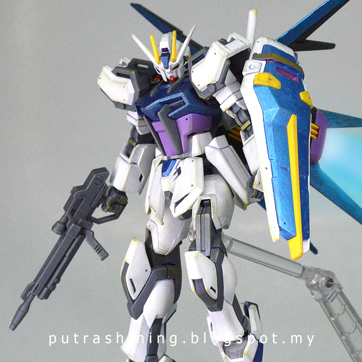 HGCE 1/144 Aile Strike Gundam Custom by Putra Shining "Purple Strike ...
