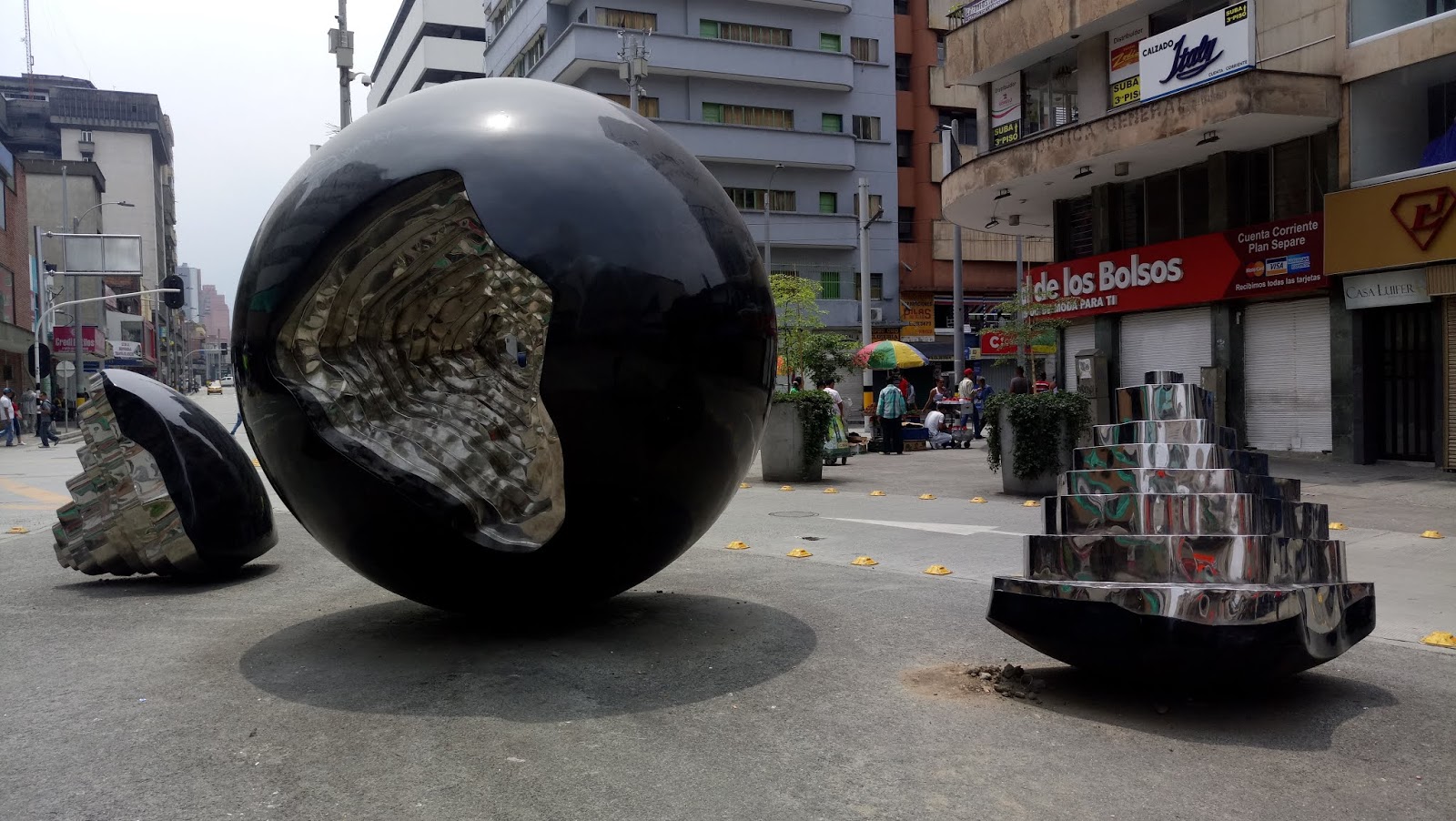 Esculturas de Colombia: Esfera Pública - Fredy Alzate Gómez