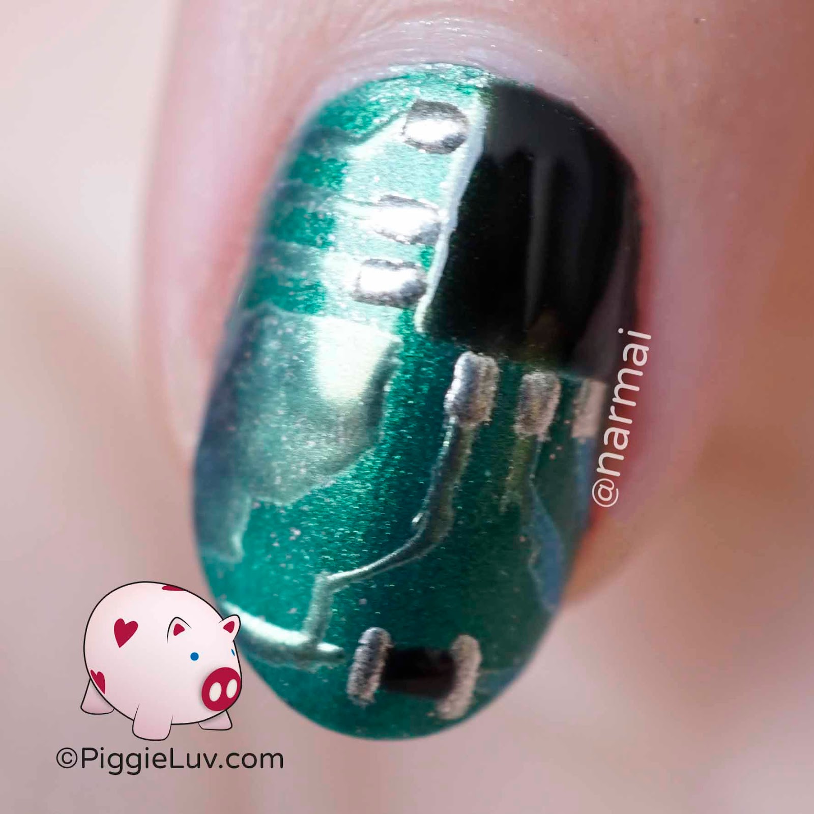 PiggieLuv: Circuit board nail art