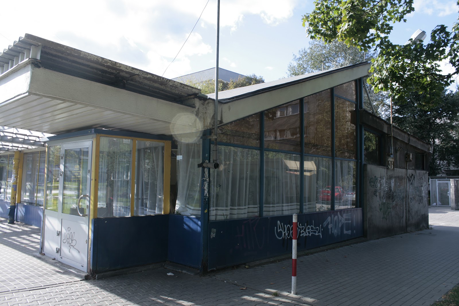 powojenny modernizm: Bar Sady, ul. Krasińskiego 36