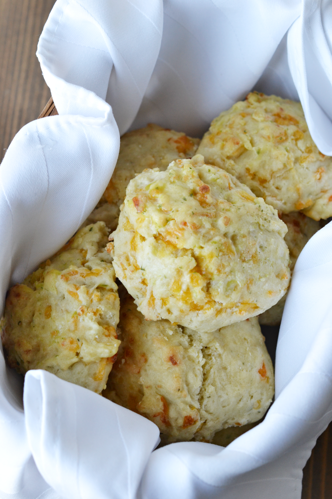 The Life of Jennifer Dawn: Easy Cheddar and Garlic Biscuits