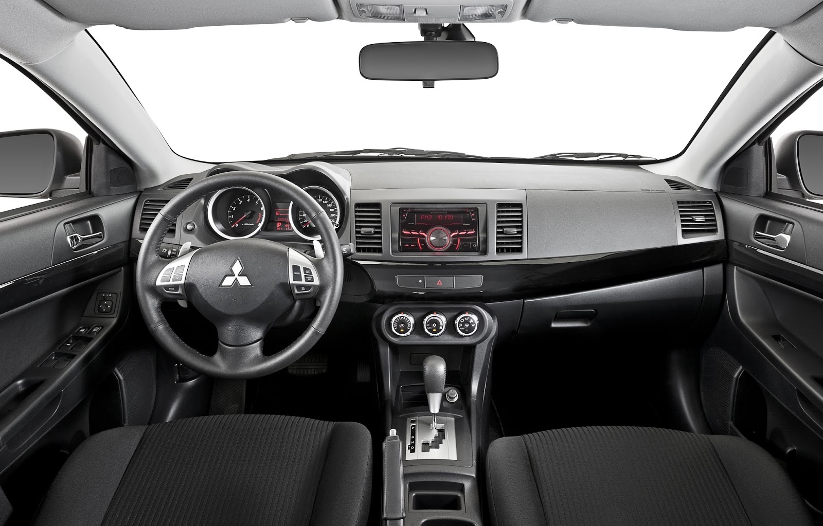 Mitsubishi Lancer estreia linha 2018 com duas versões