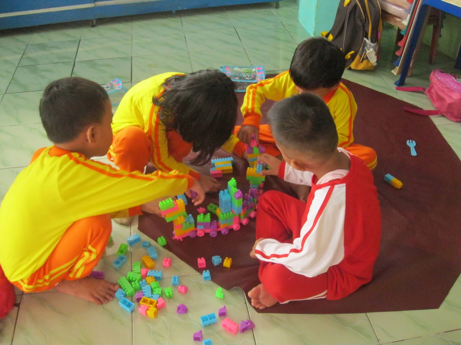 Warna-Warni PAUD RA/TK: Model Pembelajaran Area Balok dan Area Seni