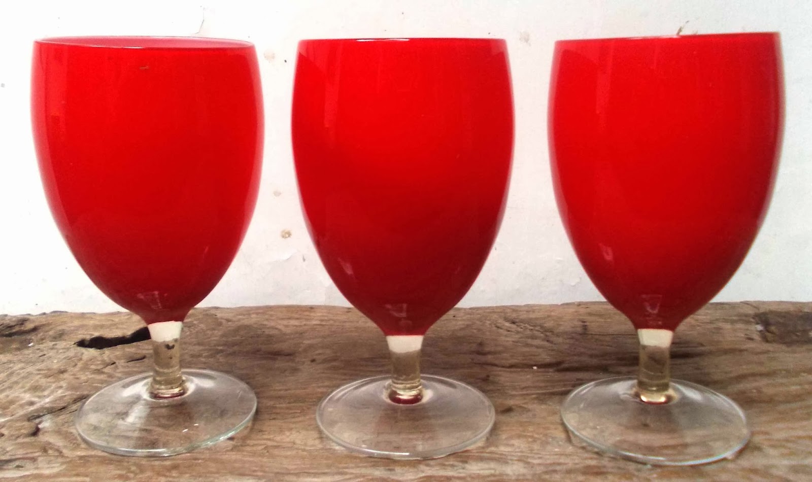 Antik Jawa: Gelas Kristal Merah