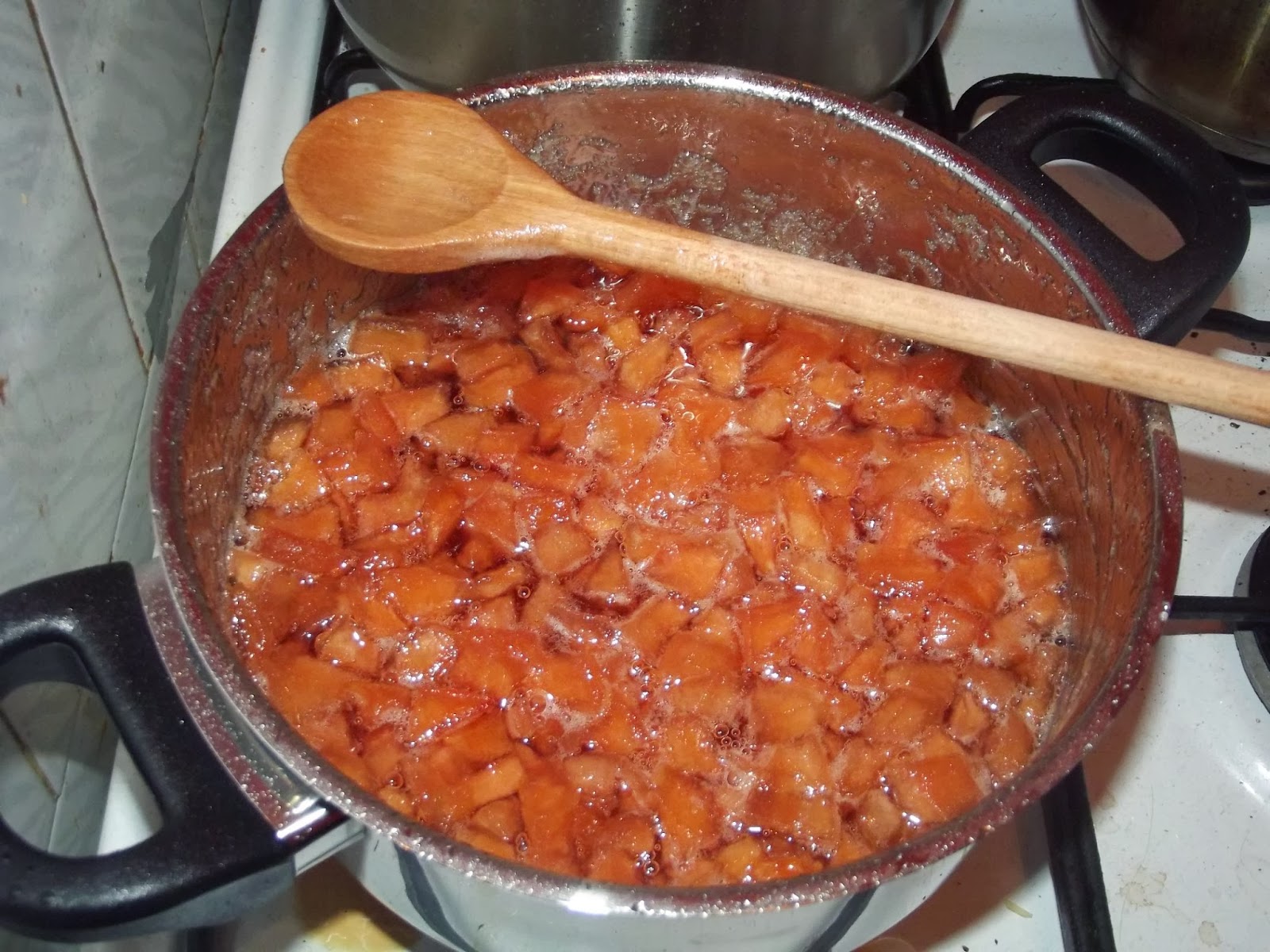 Adventures in Flavorland: Dulceață de gutui (Romanian quince jam) (vegan)
