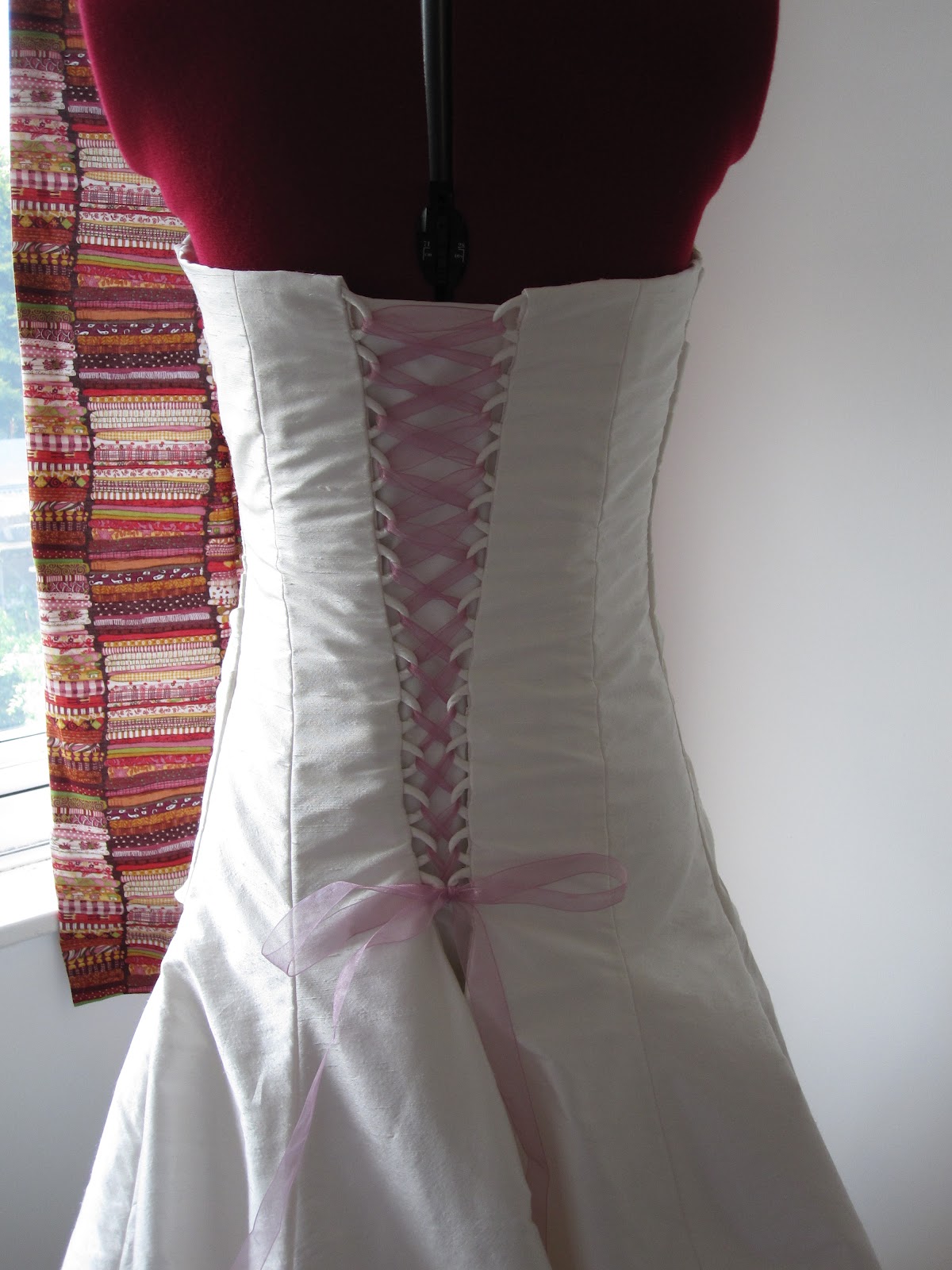 Queen of Darts: Lace-up back - done!