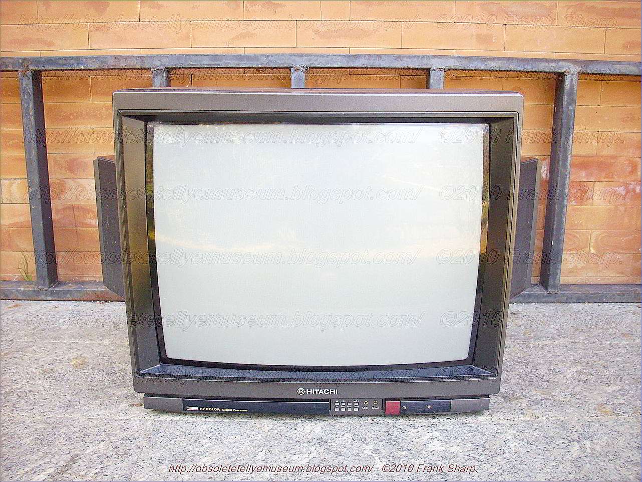 Obsolete Technology Tellye !: HITACHI MODEL CPT2550 YEAR 1988.