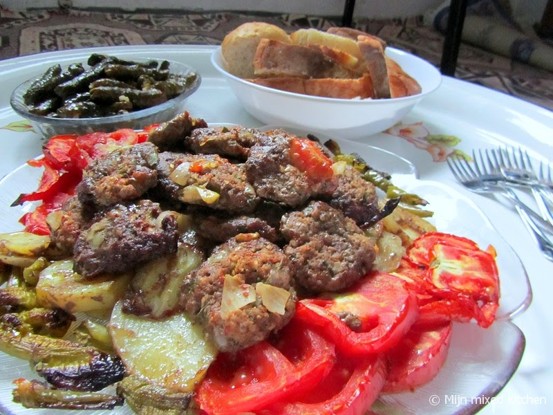 Mijn mixed kitchen: Fırında köfte patates (köfte met aardappels en ...