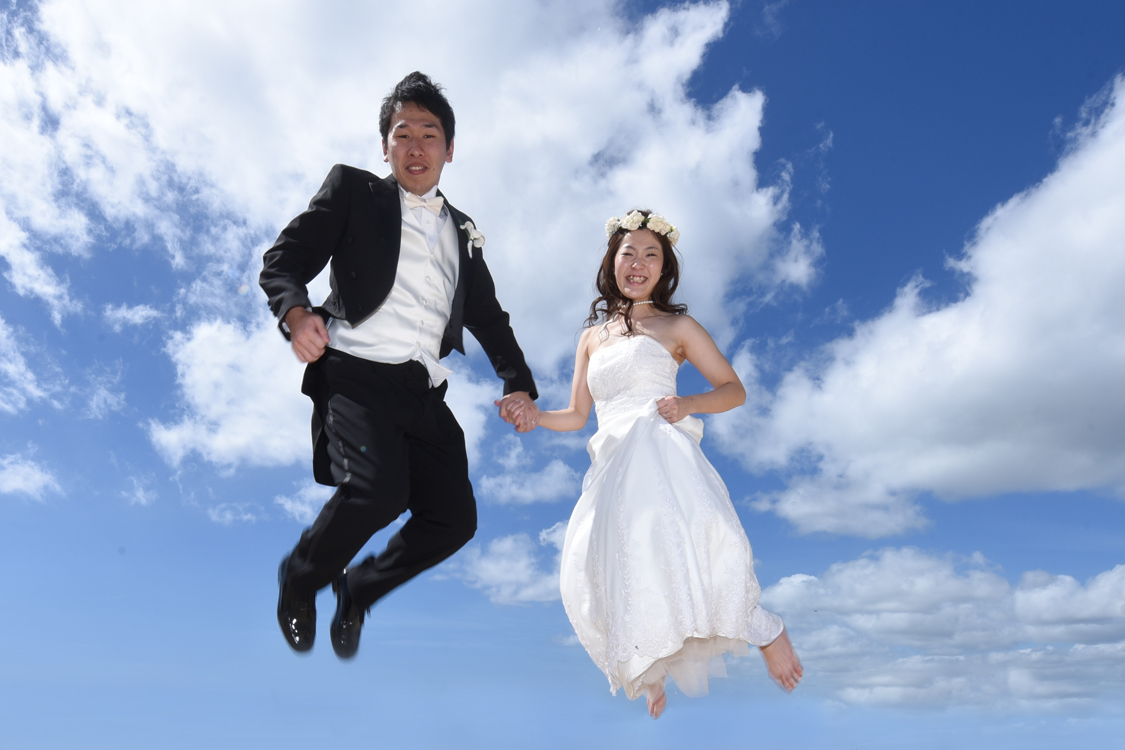 Oahu Photographer: Flying Couple