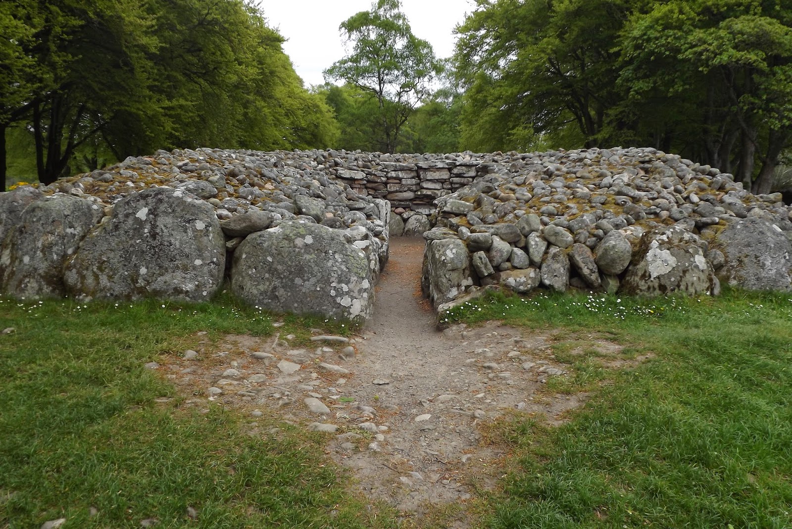 Genealogy Tours of Scotland: Clava Cairns