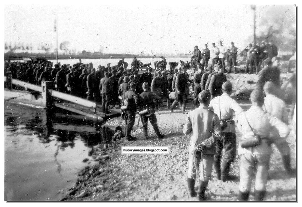 HISTORY IN IMAGES: Pictures Of War, History , WW2: Defeat Of France ...