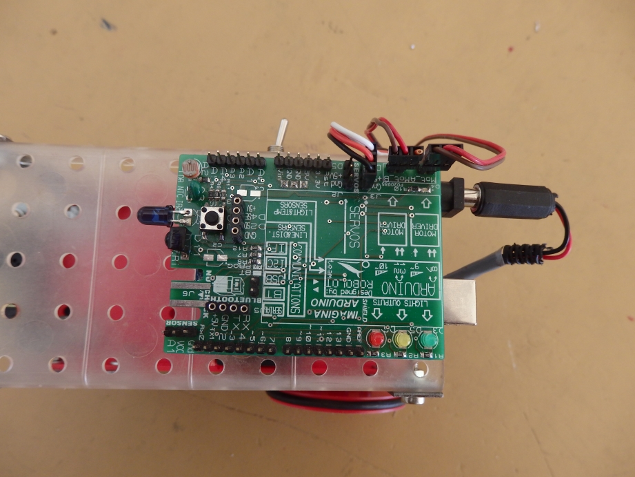 Alma de herrero: Robot Arduino controlado con mando a distancia