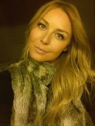 Messy Celebrity Polls: Scully Sisters of Neighbours