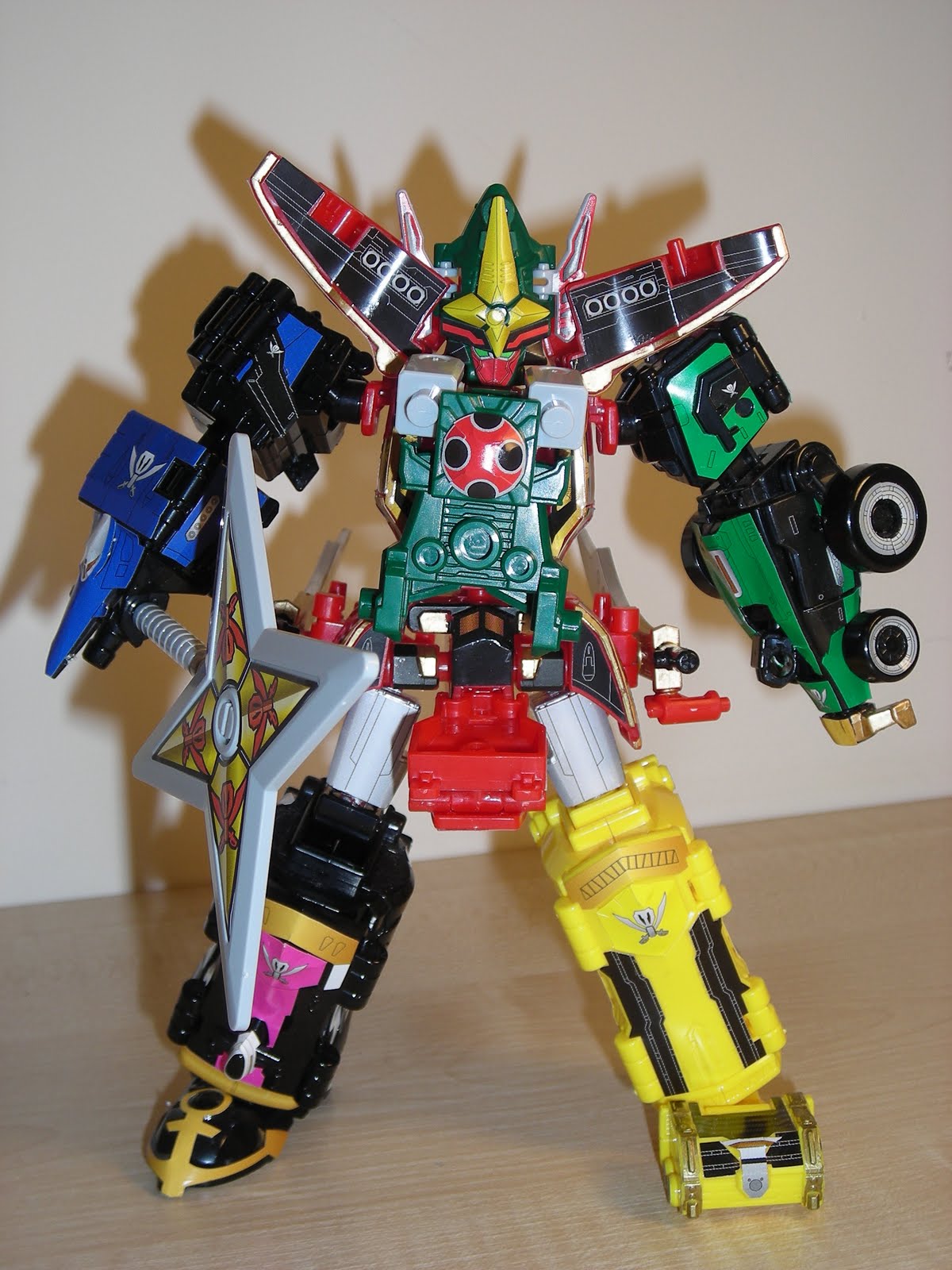 My Shiny Toy Robots: Toybox REVIEW: Kaizoku Sentai Gokaiger mini-pla ...
