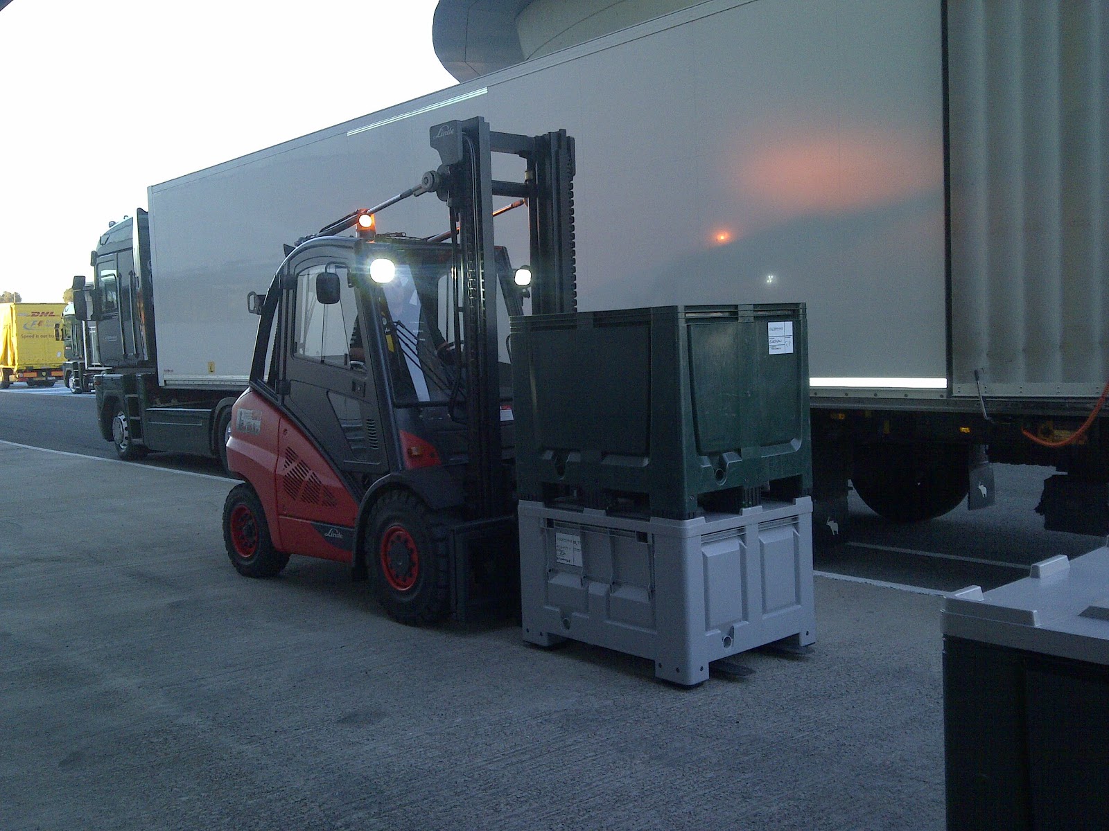 Novo Logística blog: Linde Material Handling presente en la F1