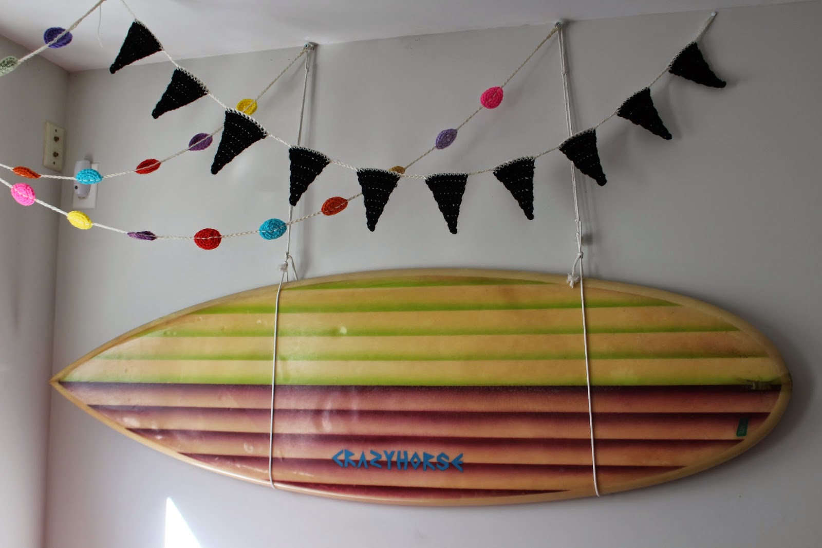 Lively Crochet - Rhythmic Youth: Triangle Garland Tutorial