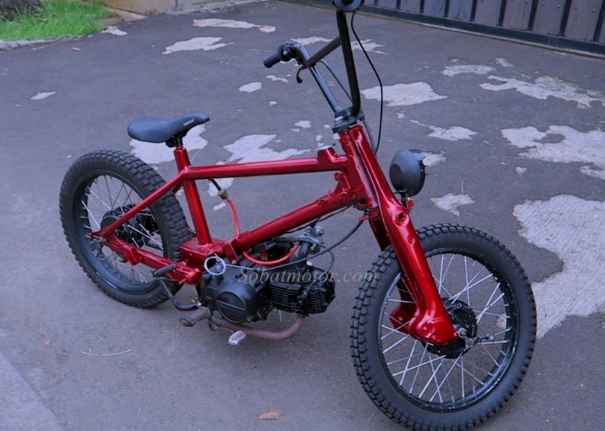 Modifikasi sepeda BMX bermesin Honda Grand ini unik asik . . he he ga ...