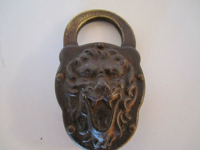 RestraintsBlog: Yale & Towne 1896 Lions Head Brass and Iron Lock Padlock