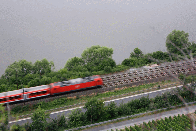 Unterfrankes Welt: PUMA Wagen Zug von DB Regio Bayern als animiertes GIF