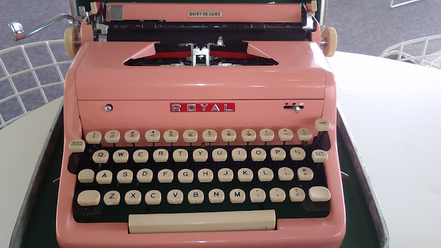 Royal Typewriters: Royal Portable Typewriters, 1926-1986