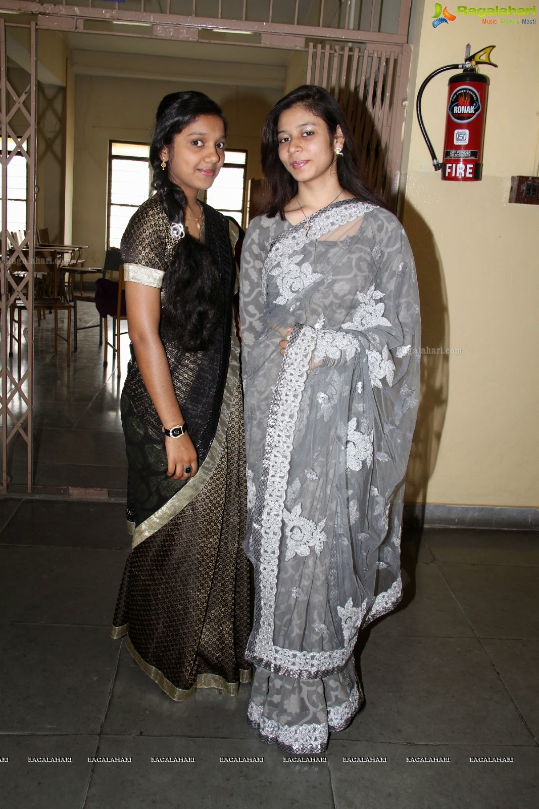 LATEST SOUTH INDIAN DESIGNER SAREE AND BLOUSE NECK DESIGNS COLLECTIONS ...