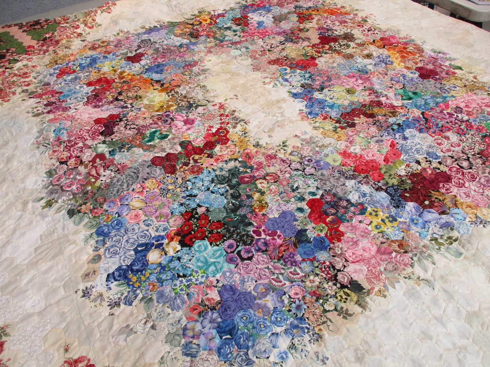 JulieLou : A Hexi Garden Quilt