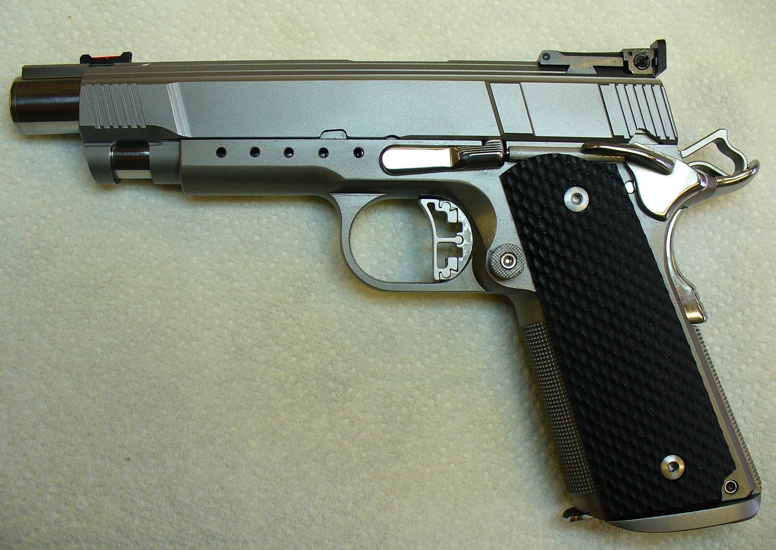 TACTICAL WAREFARE ARMORY: 1911-2011 PISTOLS