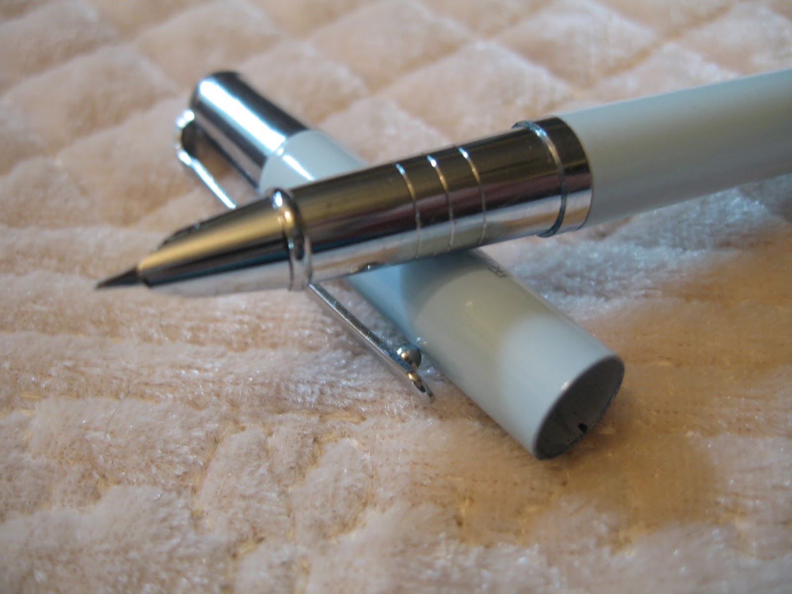 BLURT Blogger: Jinhao Baoer Lemi Hero Fountain Pen & Rollerball Review